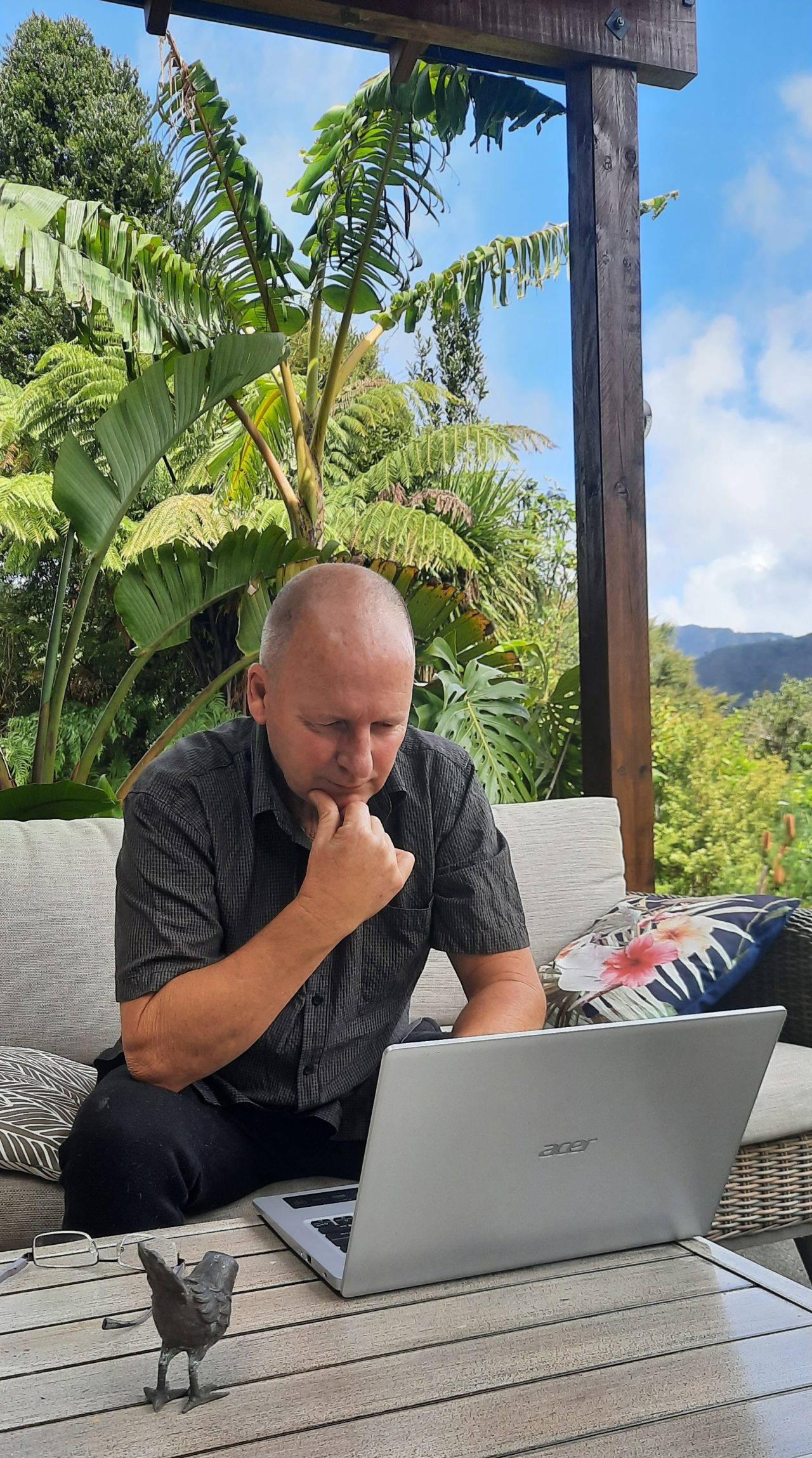 Jonathan Peet - The Underground Bookstore